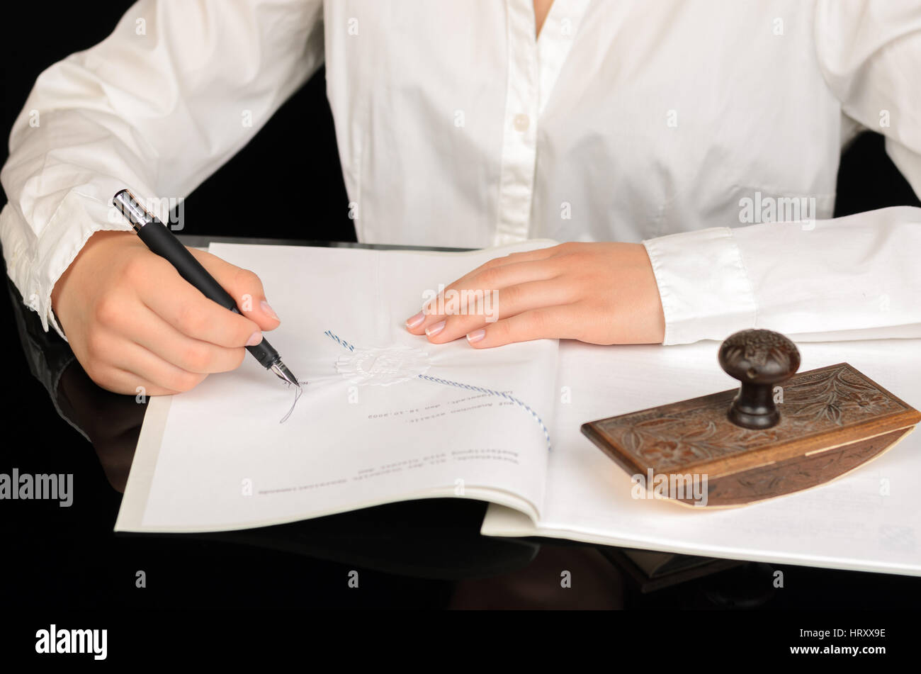 Person signing document hi-res stock photography and images - Alamy