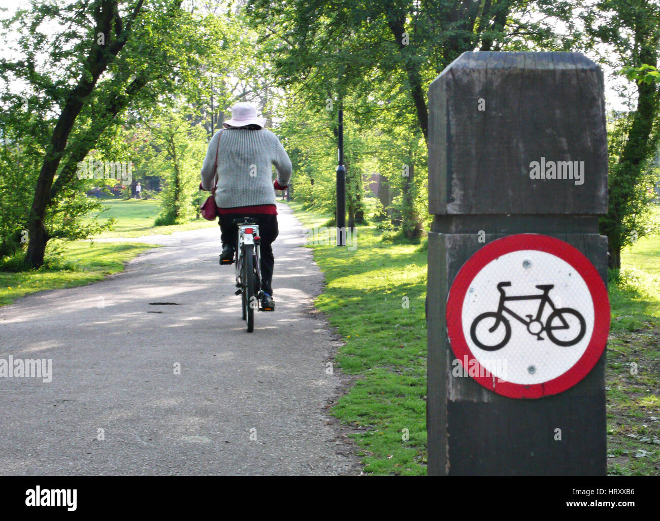 Cyclists cyclist dismount sign hi-res stock photography and images - Alamy