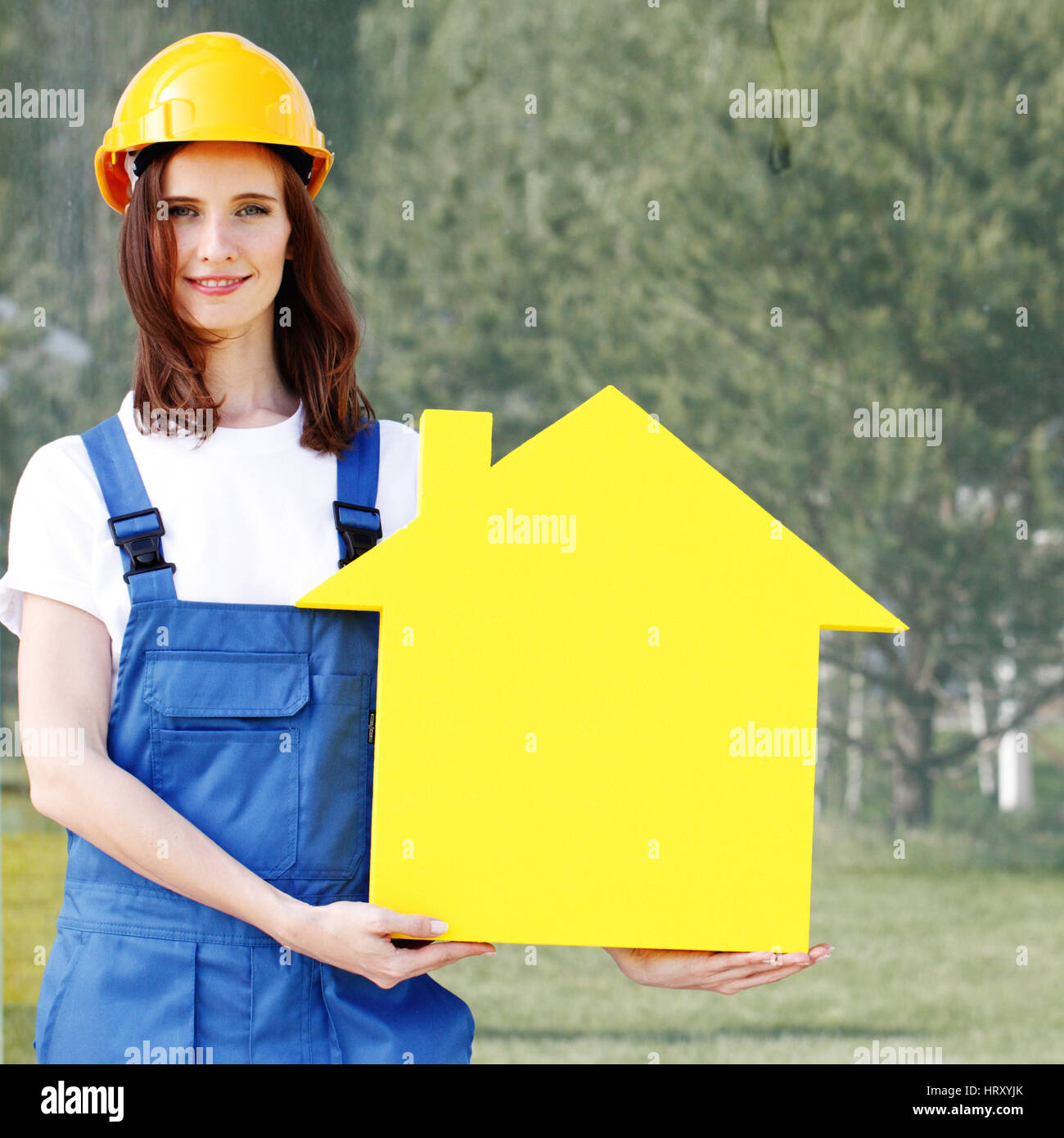 Female engineer house model hi-res stock photography and images - Alamy