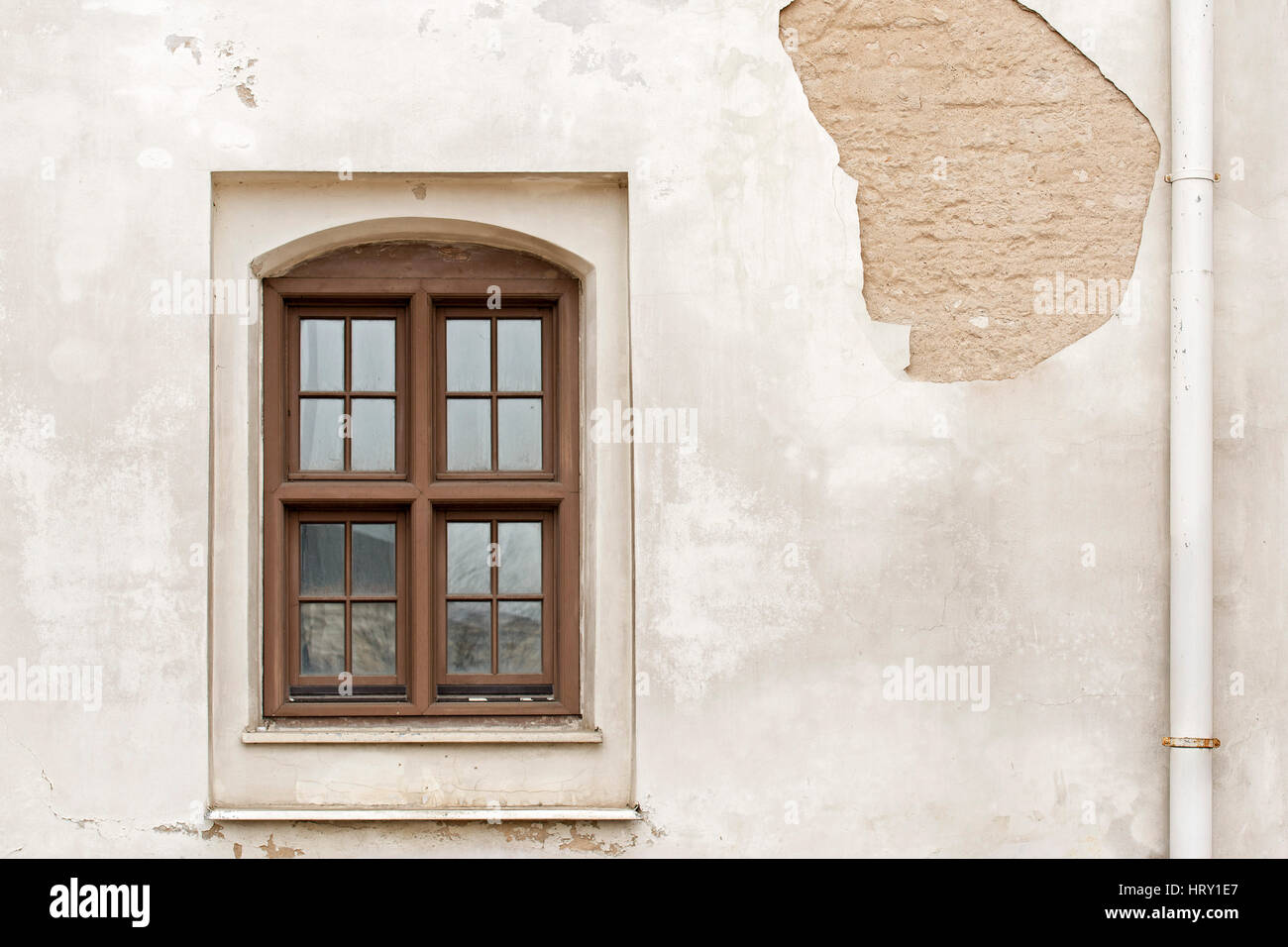 cracked wall with window and rain water pipe Stock Photo - Alamy
