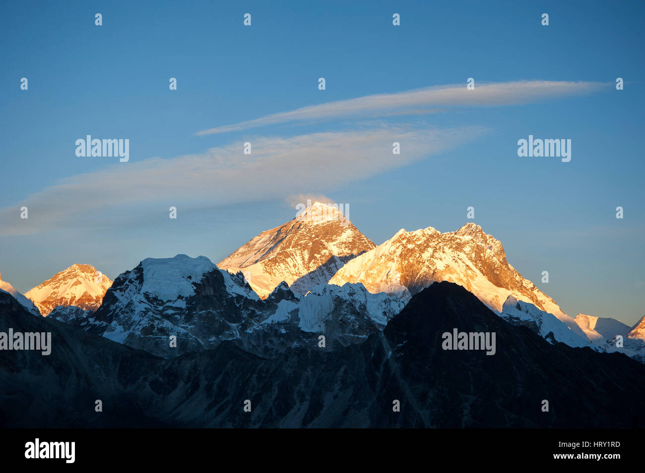 Mount everest landscape hi-res stock photography and images - Alamy