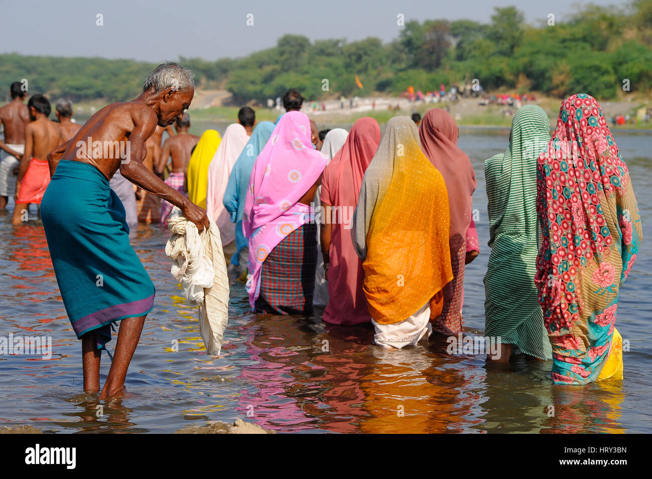 Ritual bathing hi-res stock photography and images - Alamy
