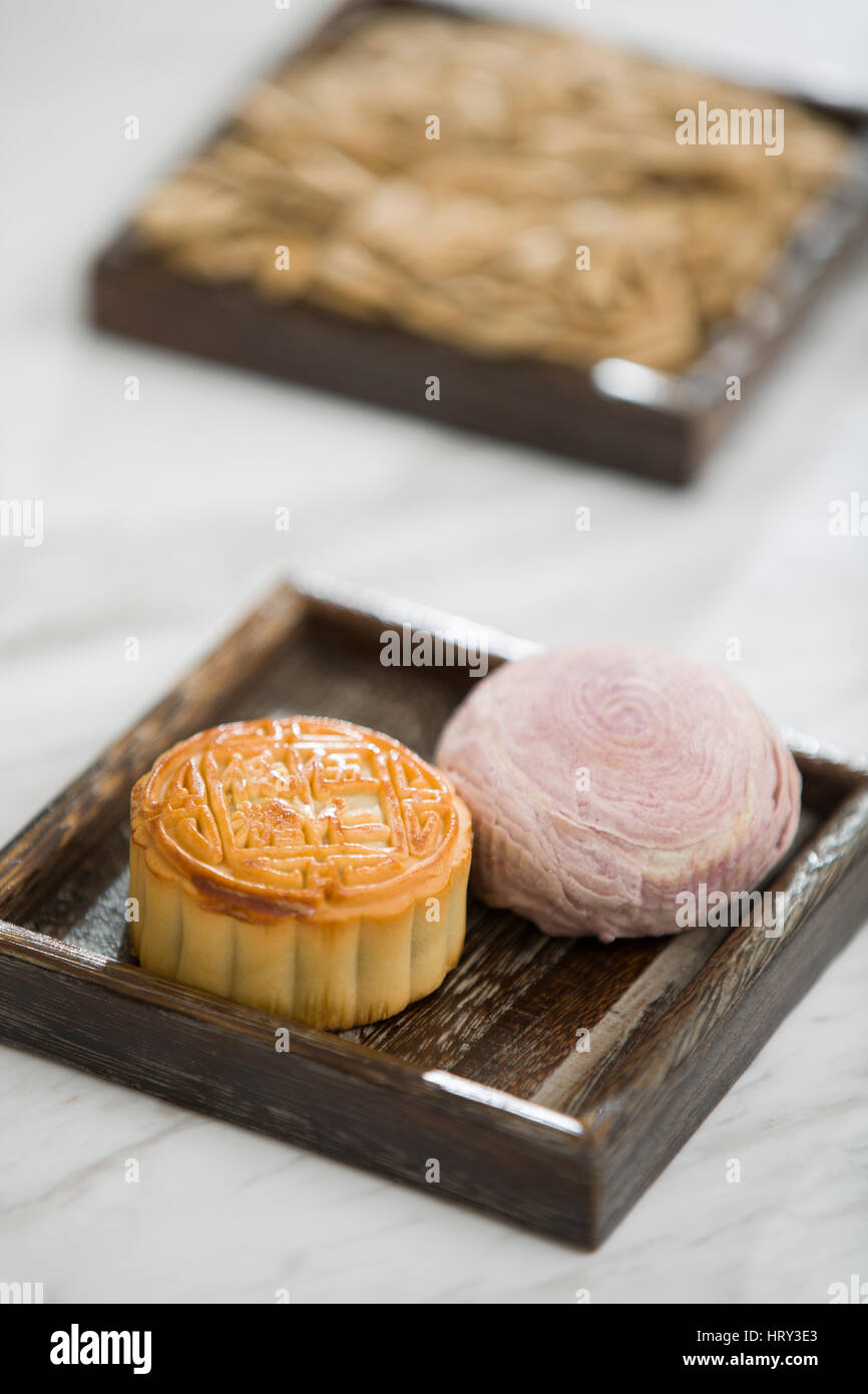 Traditional Chinese food moon cake Stock Photo - Alamy