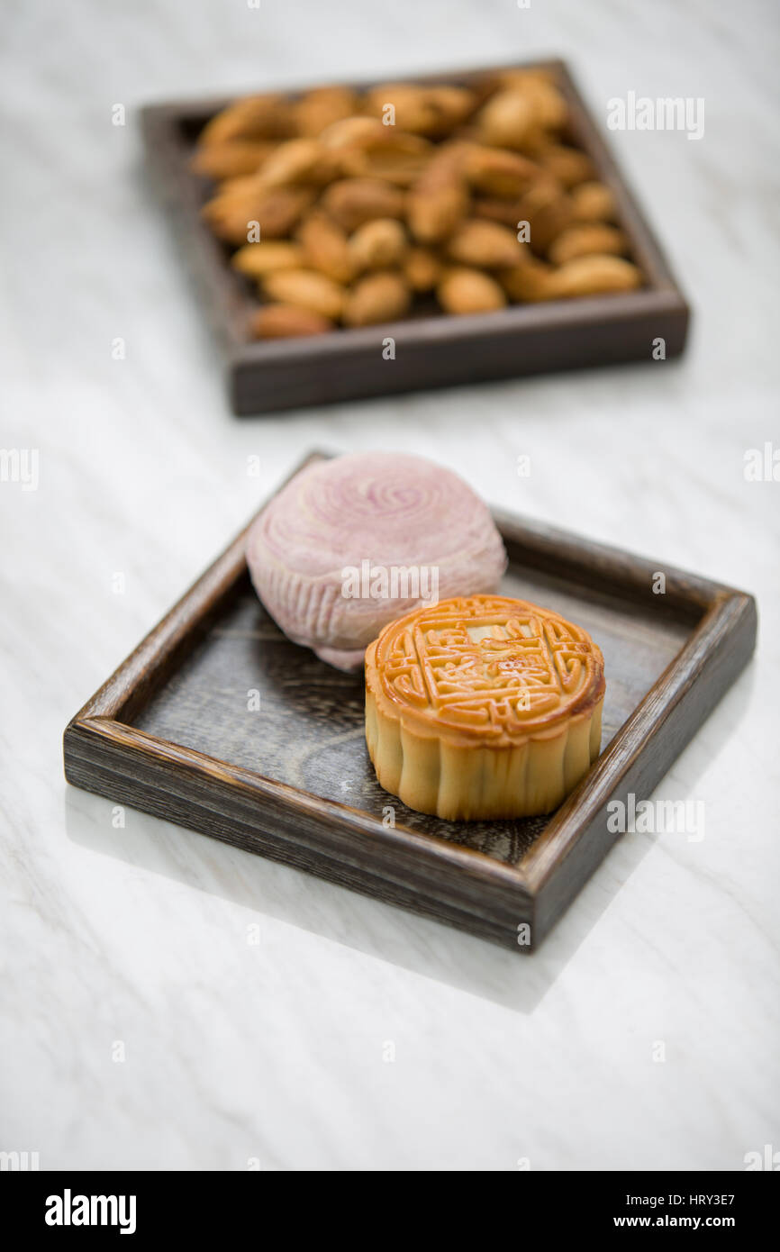 Traditional Chinese food moon cake Stock Photo - Alamy