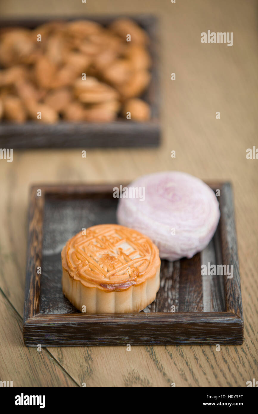 Traditional Chinese food moon cake Stock Photo - Alamy