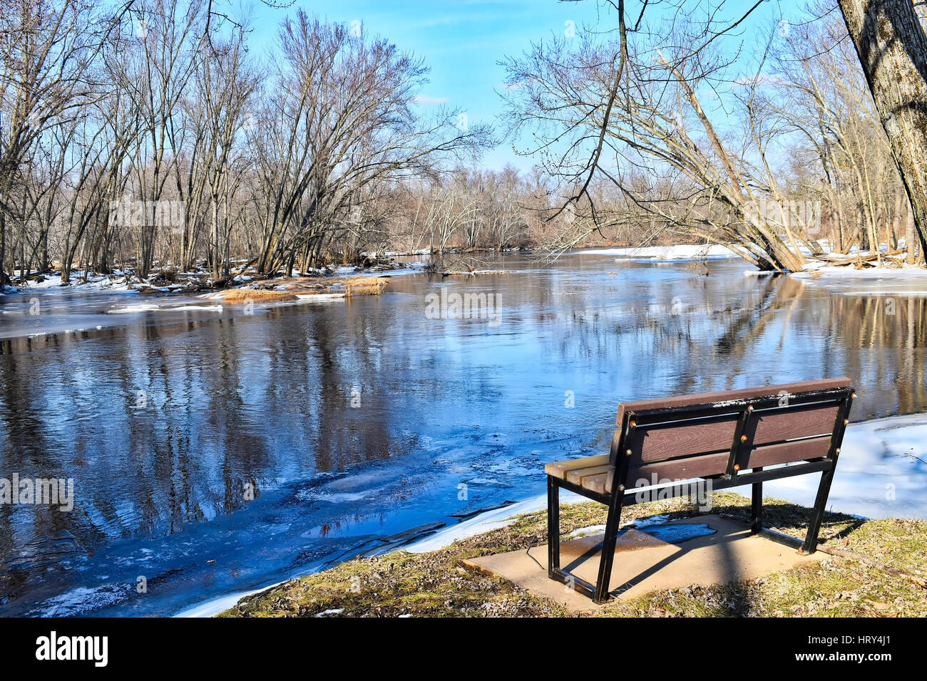 River bench hi-res stock photography and images - Alamy