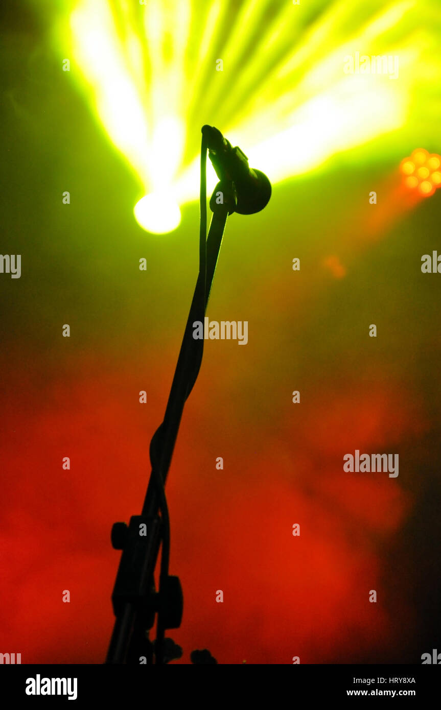 Stage spotlight microphone hi-res stock photography and images - Alamy