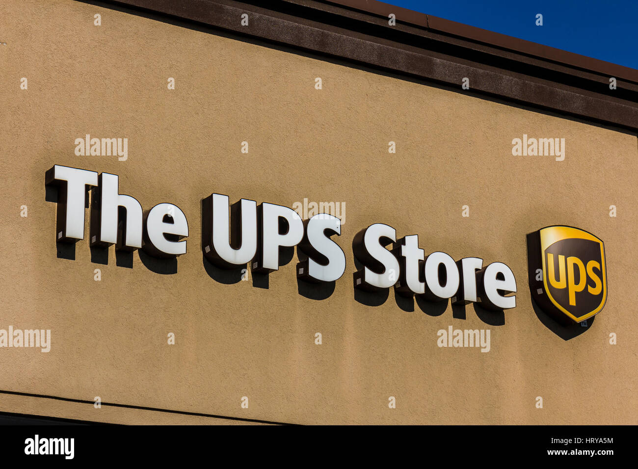 The ups store hi-res stock photography and images - Alamy