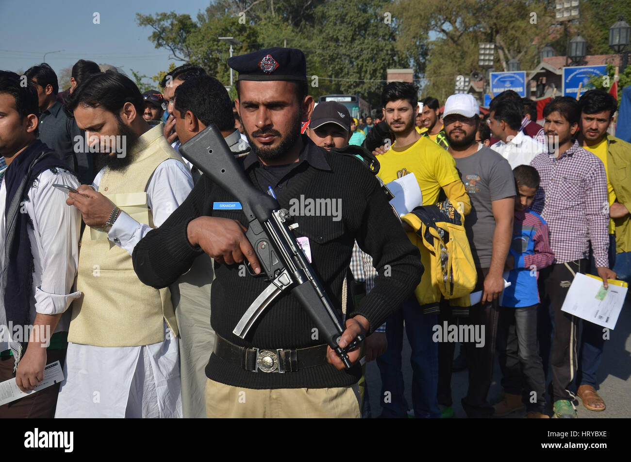 Lahore, Pakistan. 05th Mar, 2017. Pakistani paramilitary soldiers stand ...