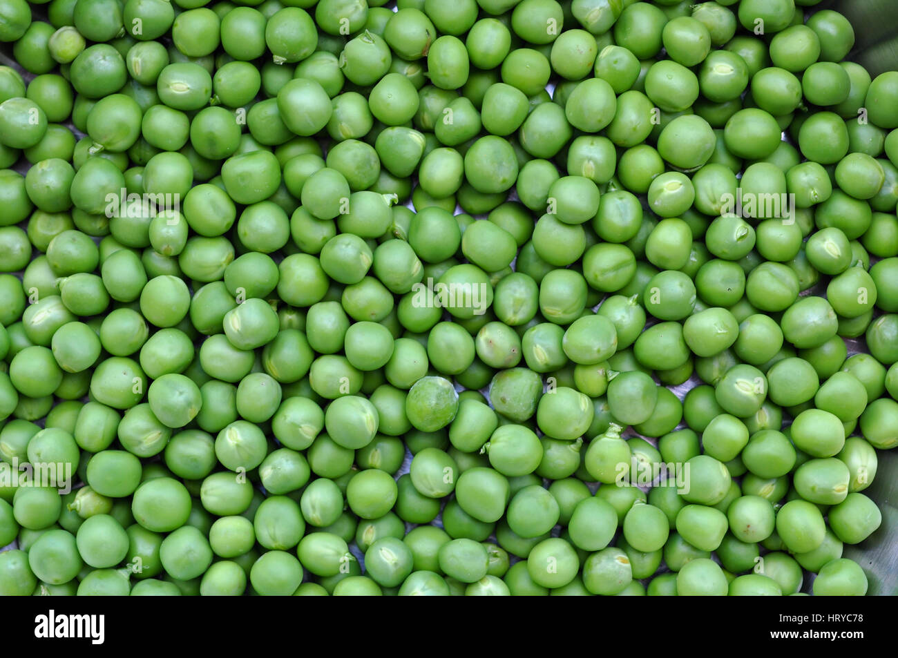 Green peas background Stock Photo - Alamy