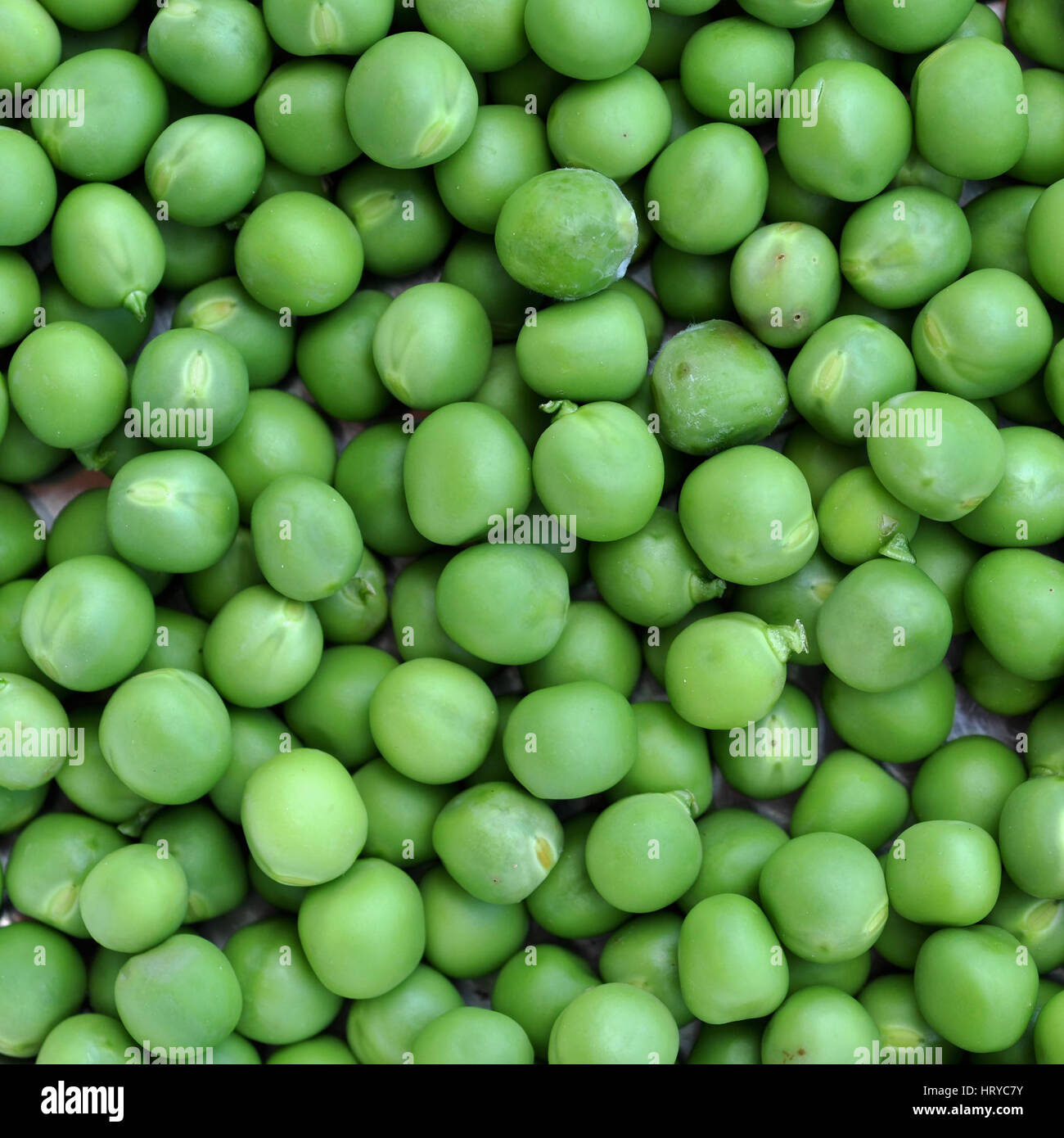 Green peas background Stock Photo - Alamy