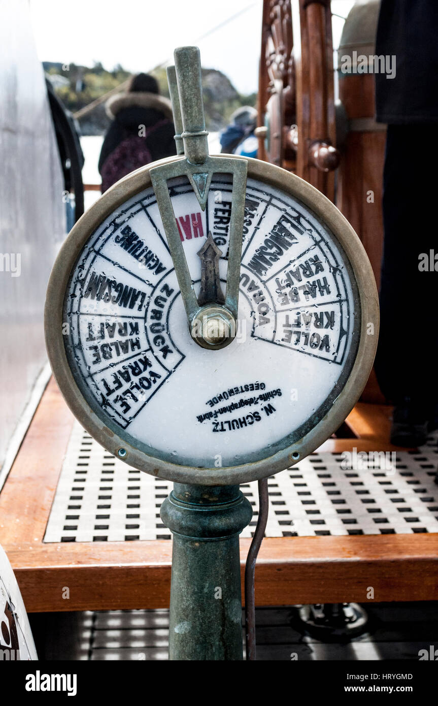 Full astern hi-res stock photography and images - Alamy