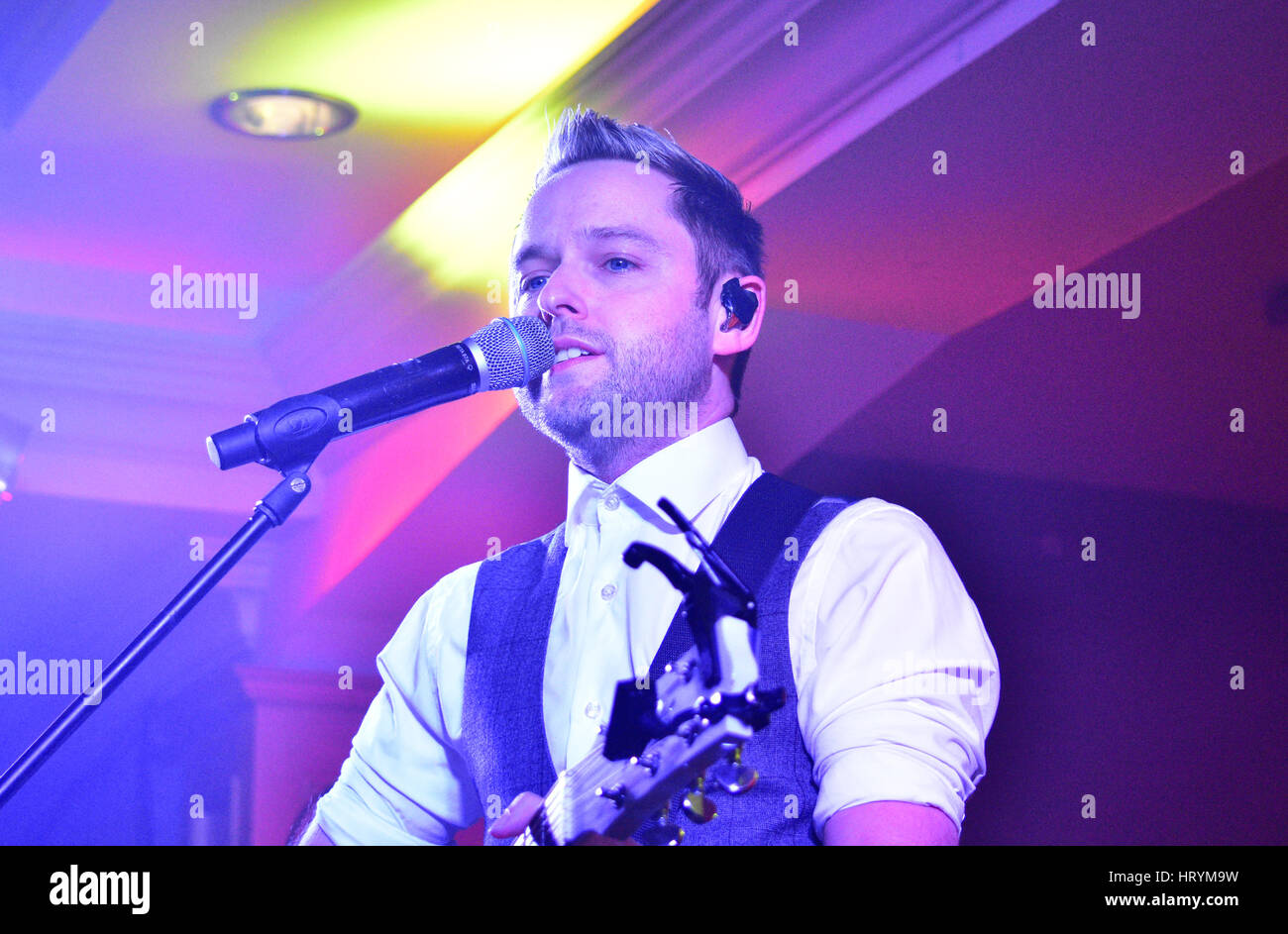 Irish Country Music Singer / Songwriter Derek Ryan in Concert.Musician ...