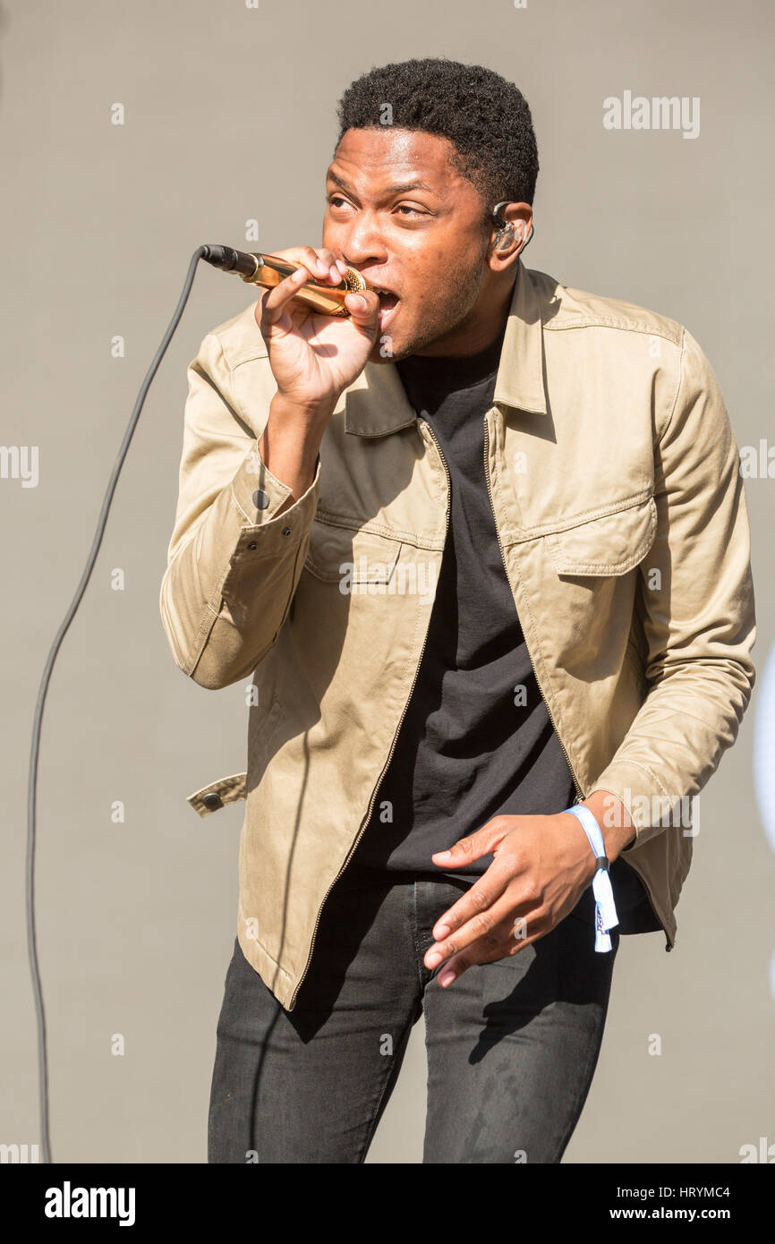 Gallant performer hi-res stock photography and images - Alamy