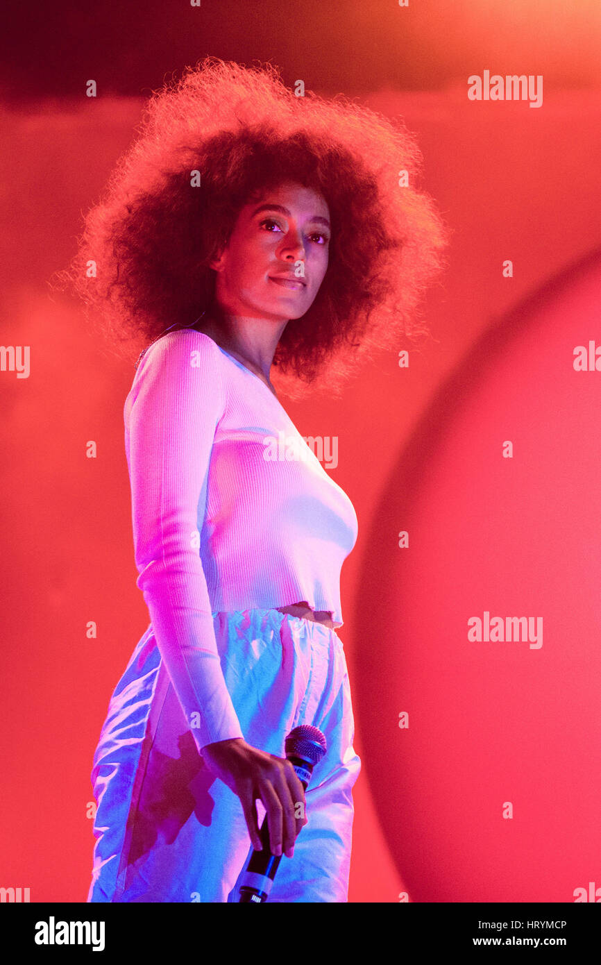 Solange knowles 2017 stage hi-res stock photography and images - Alamy