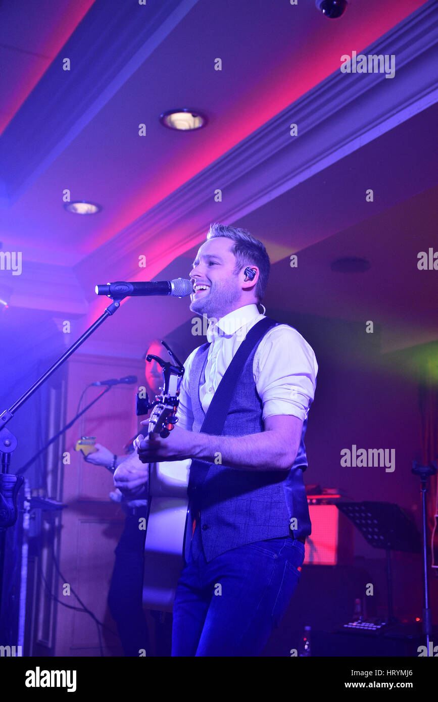 Irish Country Music Singer / Songwriter Derek Ryan in Concert.Musician ...