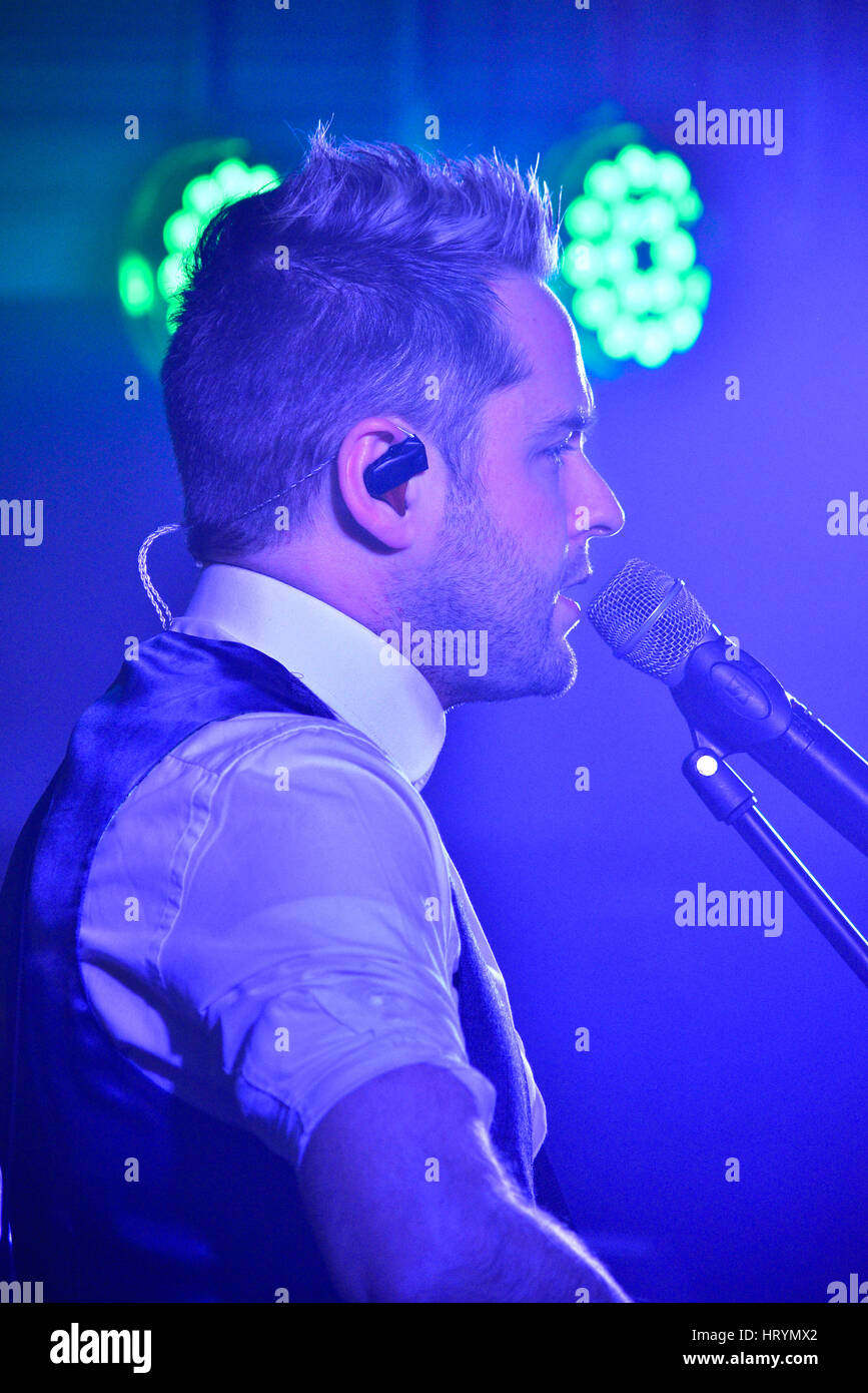 Irish Country Music Singer/Songwriter Derek Ryan in Concert.. Credit ...