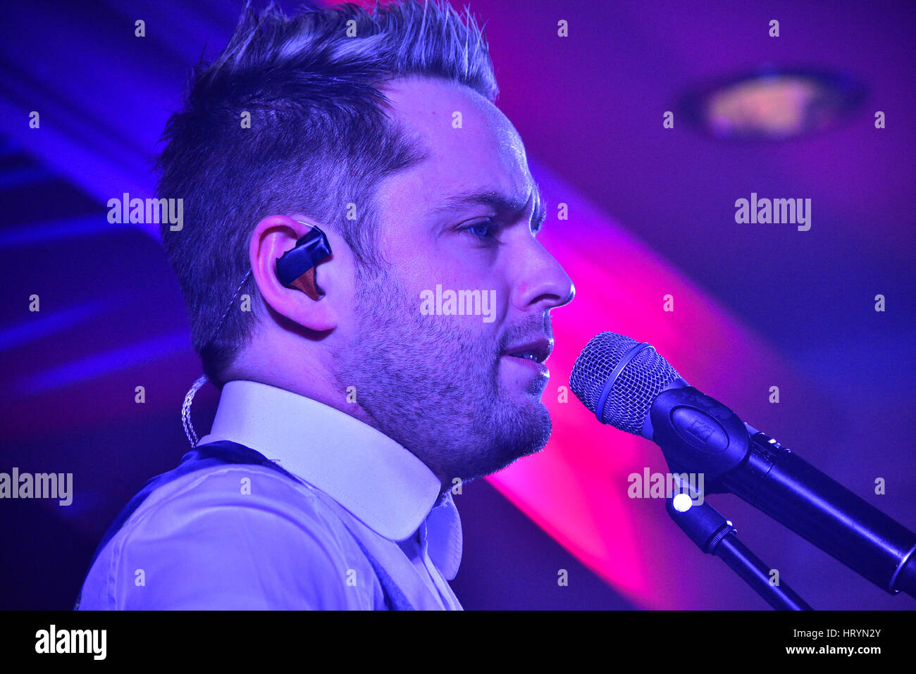 Irish Country Music Singer/Songwriter Derek Ryan in Concert.. Credit ...