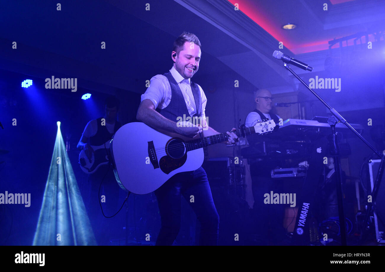 Irish Country Music Singer/Songwriter Derek Ryan in Concert.. Credit ...