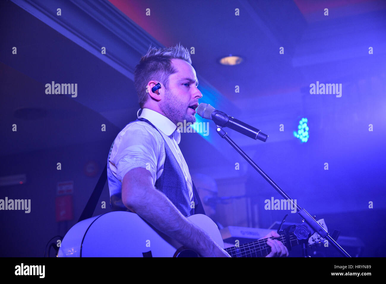 Irish Country Music Singer/Songwriter Derek Ryan in Concert.. Credit ...