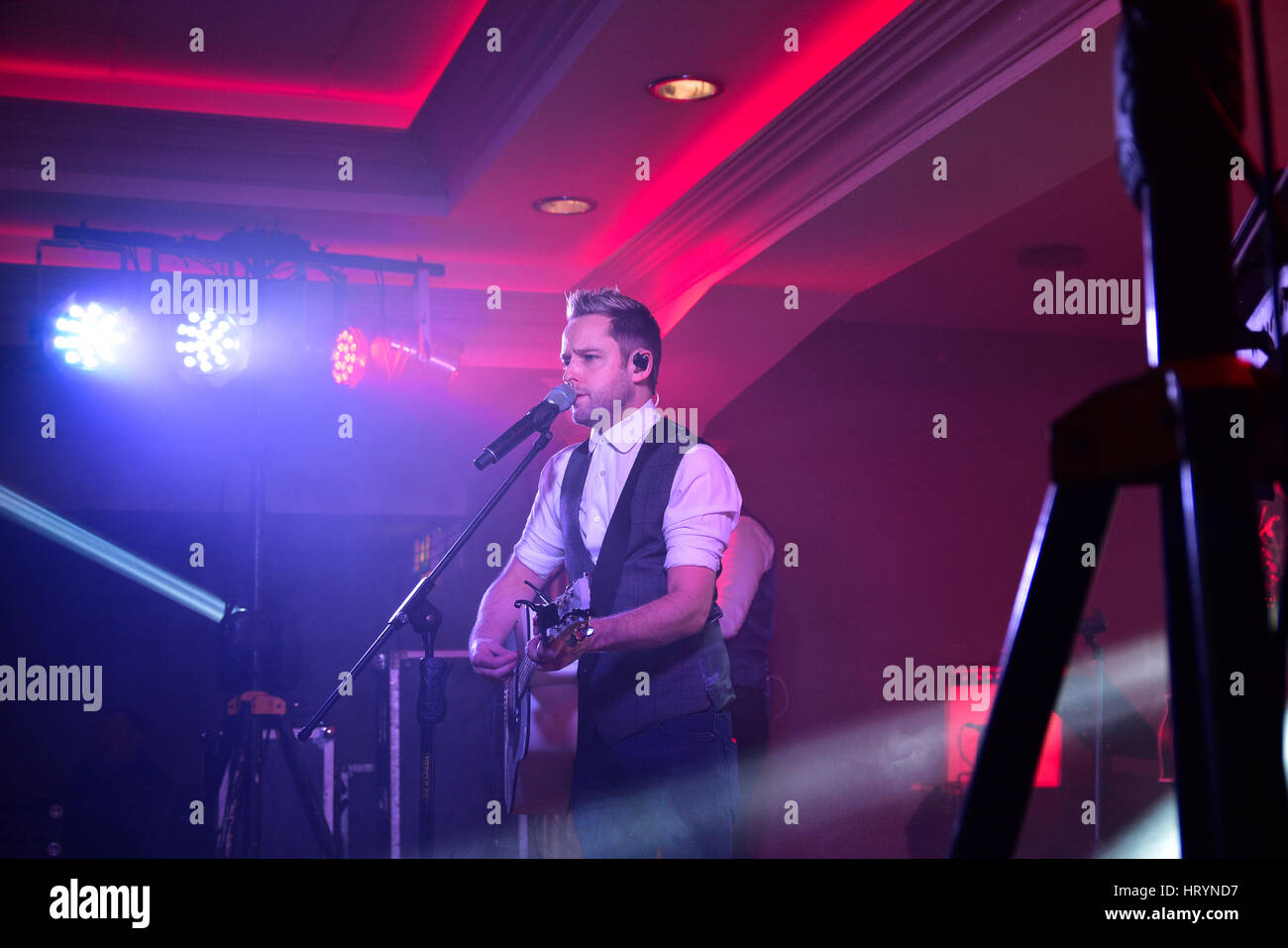 Irish Country Music Singer/Songwriter Derek Ryan in Concert.. Credit ...