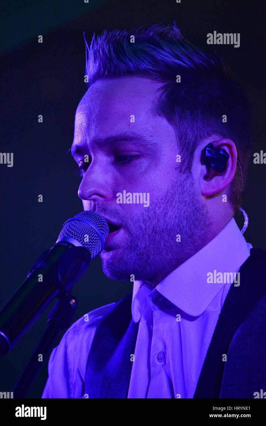 Irish Country Music Singer/Songwriter Derek Ryan in Concert.. Credit ...