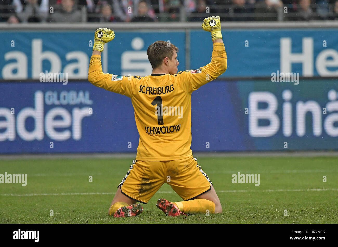 Freiburg's goalkeeper Alexander Schwolow celebrates the end of the game ...