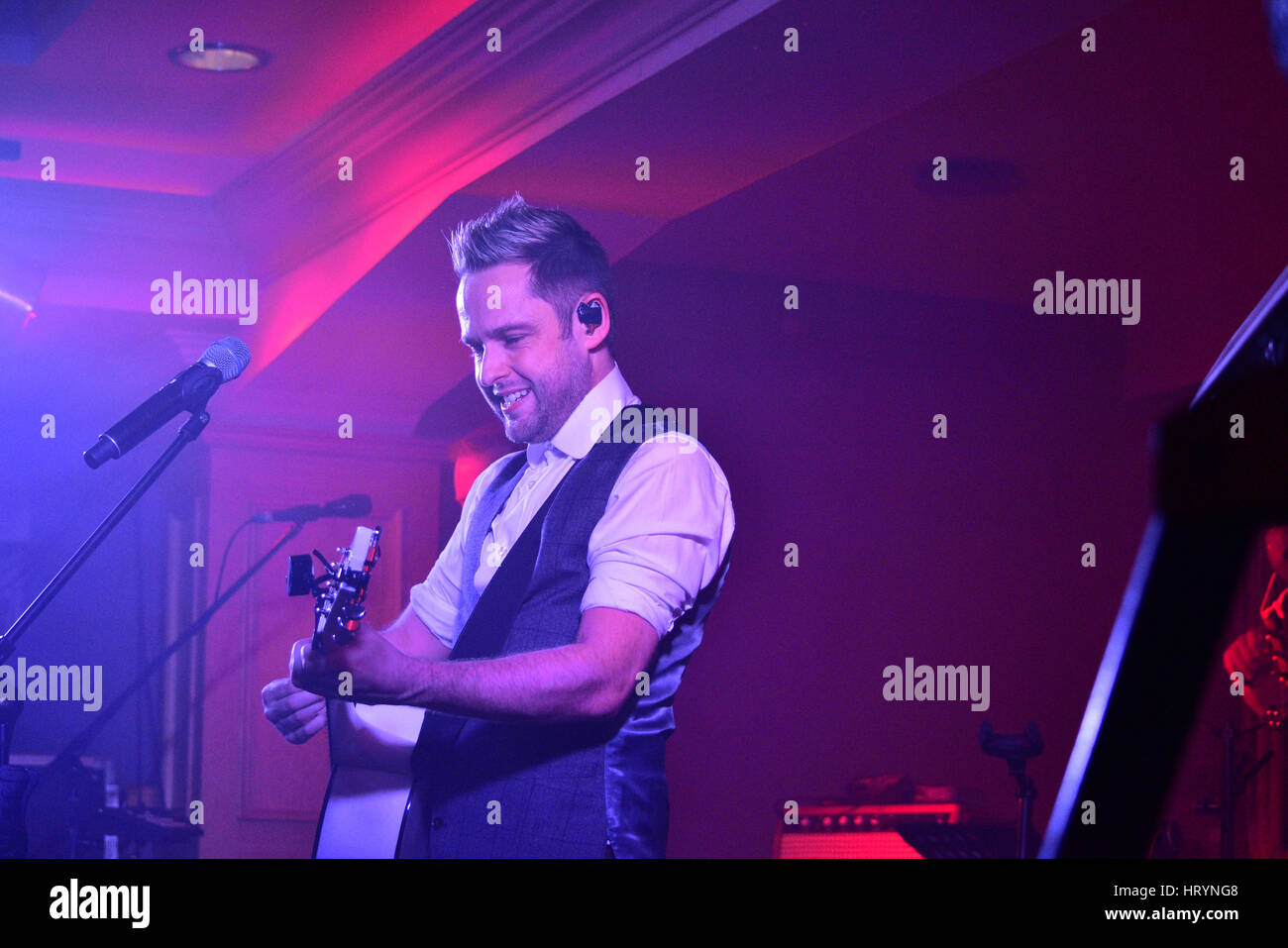 Irish Country Music Singer/Songwriter Derek Ryan in Concert.. Credit ...