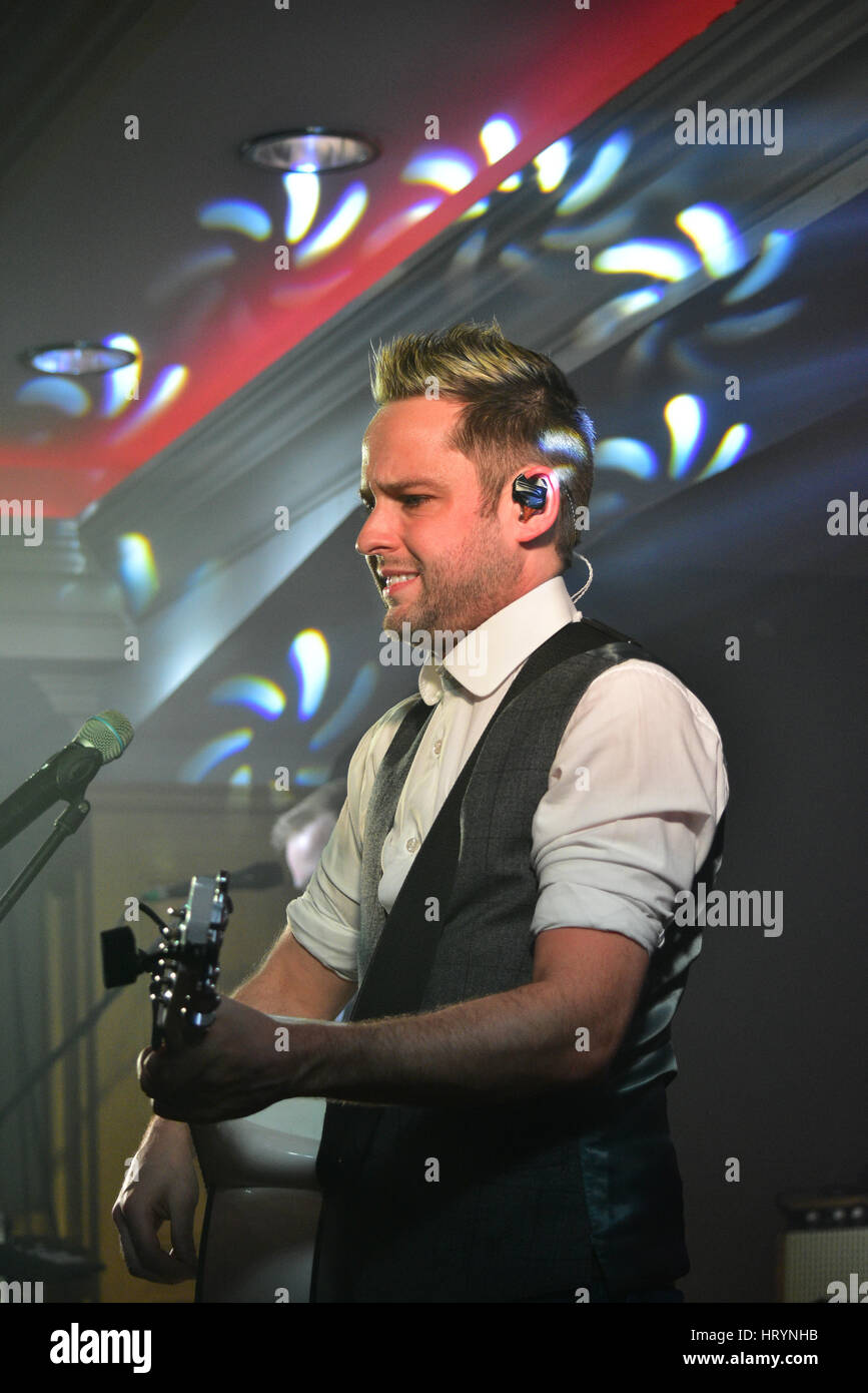 Irish Country Music Singer/Songwriter Derek Ryan in Concert.. Credit ...