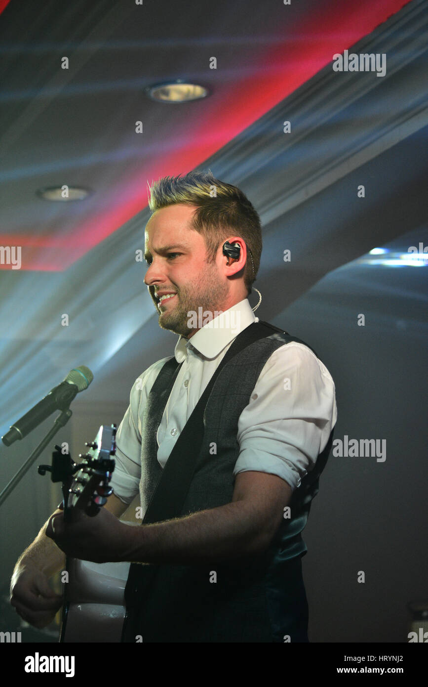 Irish Country Music Singer/Songwriter Derek Ryan in Concert.. Credit ...