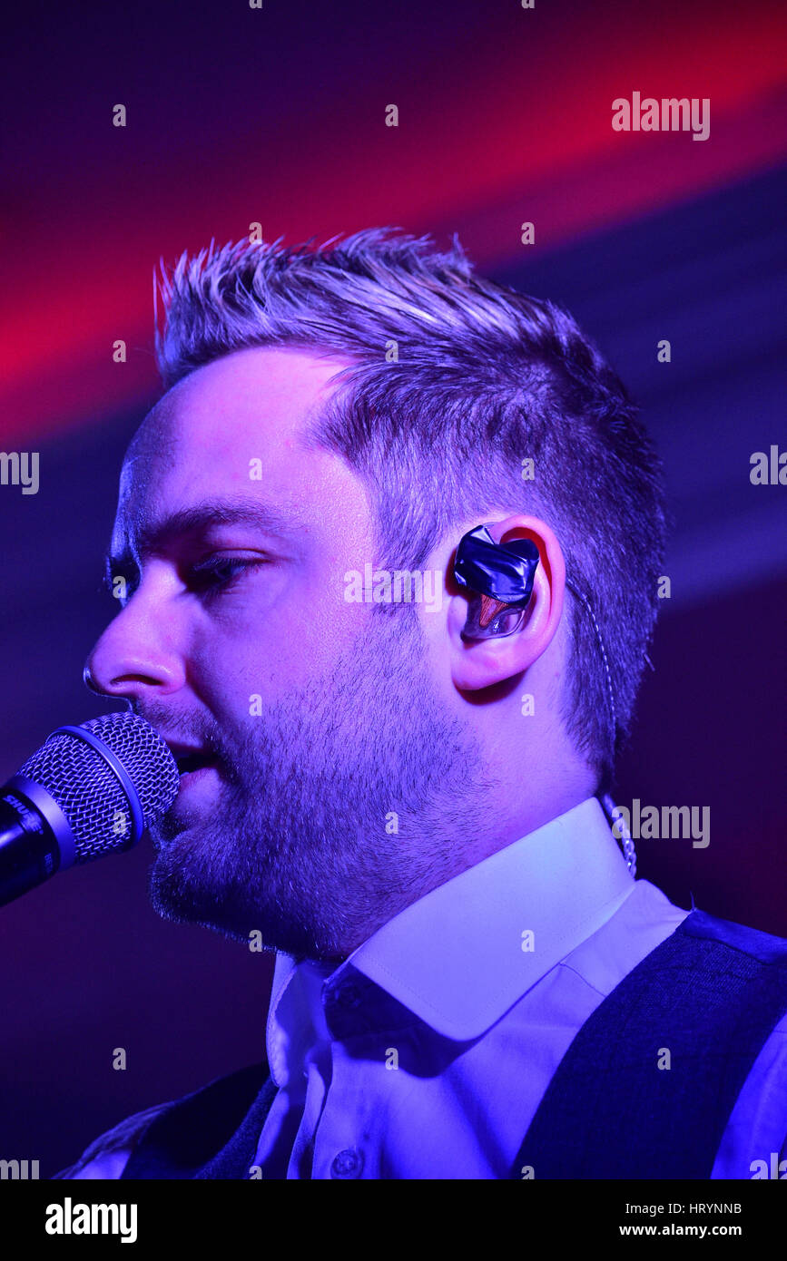 Irish Country Music Singer/Songwriter Derek Ryan in Concert.. Credit ...