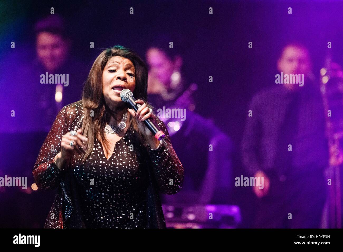 Hamburg, Germany. 05th Mar, 2017. US singer Gloria Gaynor performing in ...