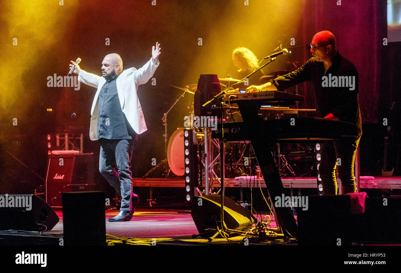 Singer Marian Gold (l) from the band Alphaville performing in Hamburg ...