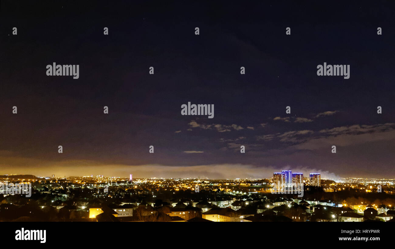 Smoke over city hi-res stock photography and images - Alamy