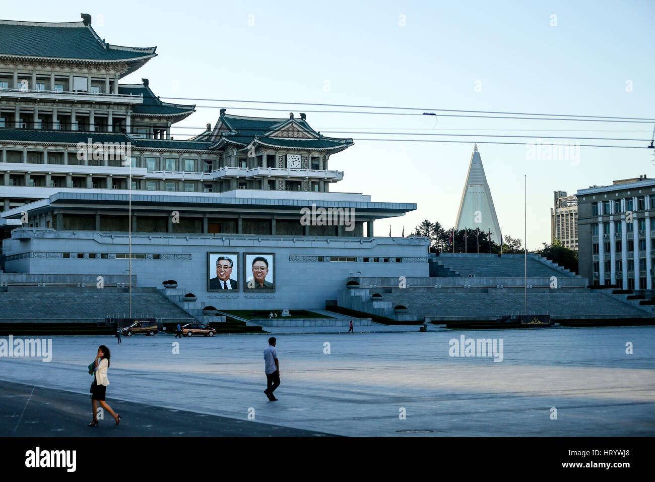 Pyramid shaped skyscraper hi-res stock photography and images - Alamy
