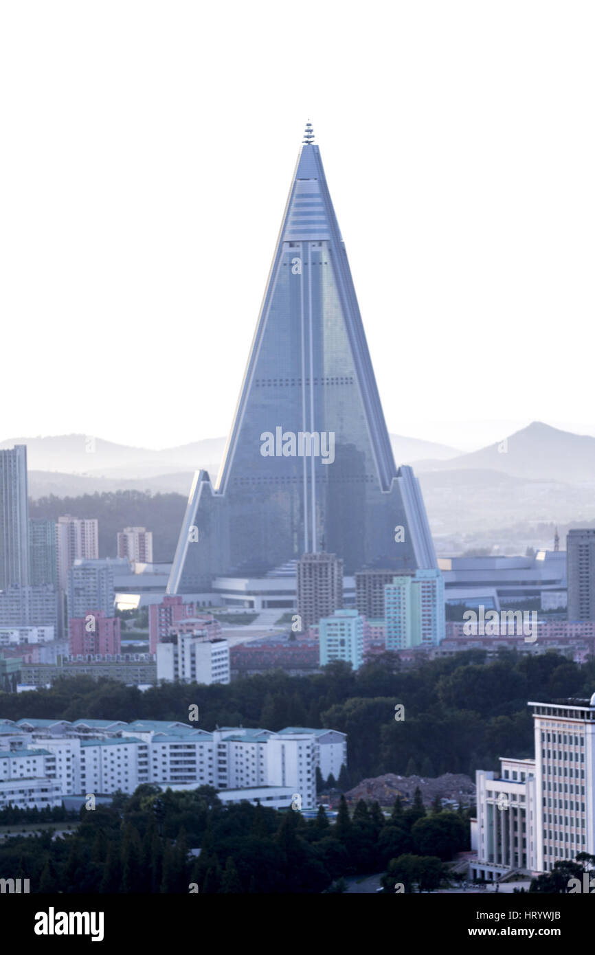 Pyramid shaped skyscraper hi-res stock photography and images - Alamy