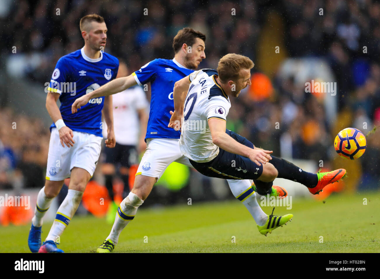 Everton's Leighton Baines (left) and Tottenham Hotspur's Harry Kane ...