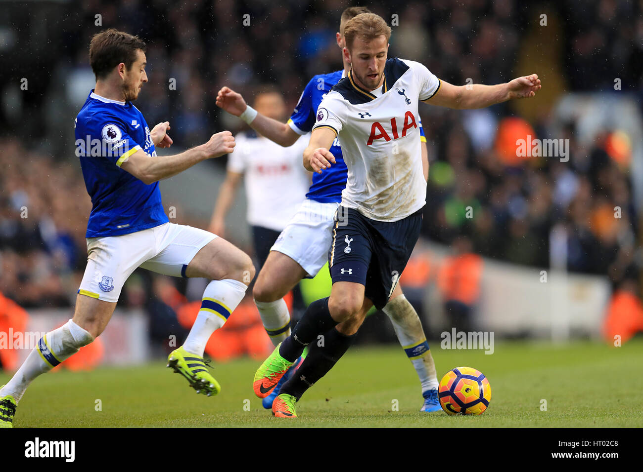 Everton's Leighton Baines (left) and Tottenham Hotspur's Harry Kane ...