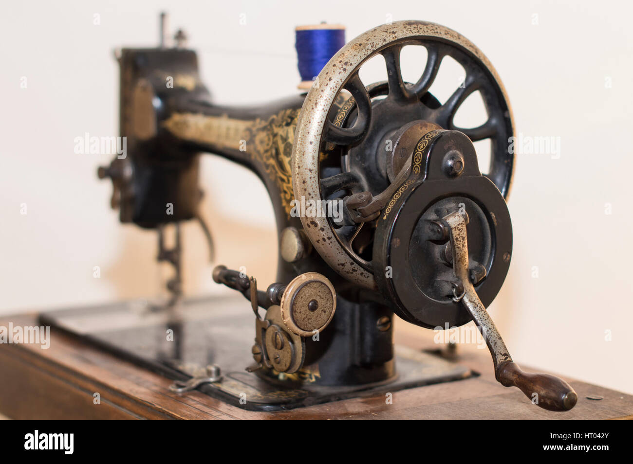 Vintage isolated sewing machine with spool of thread Stock Photo - Alamy