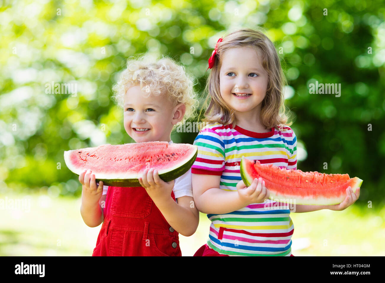 Kids children eating kindergarten hi-res stock photography and images ...