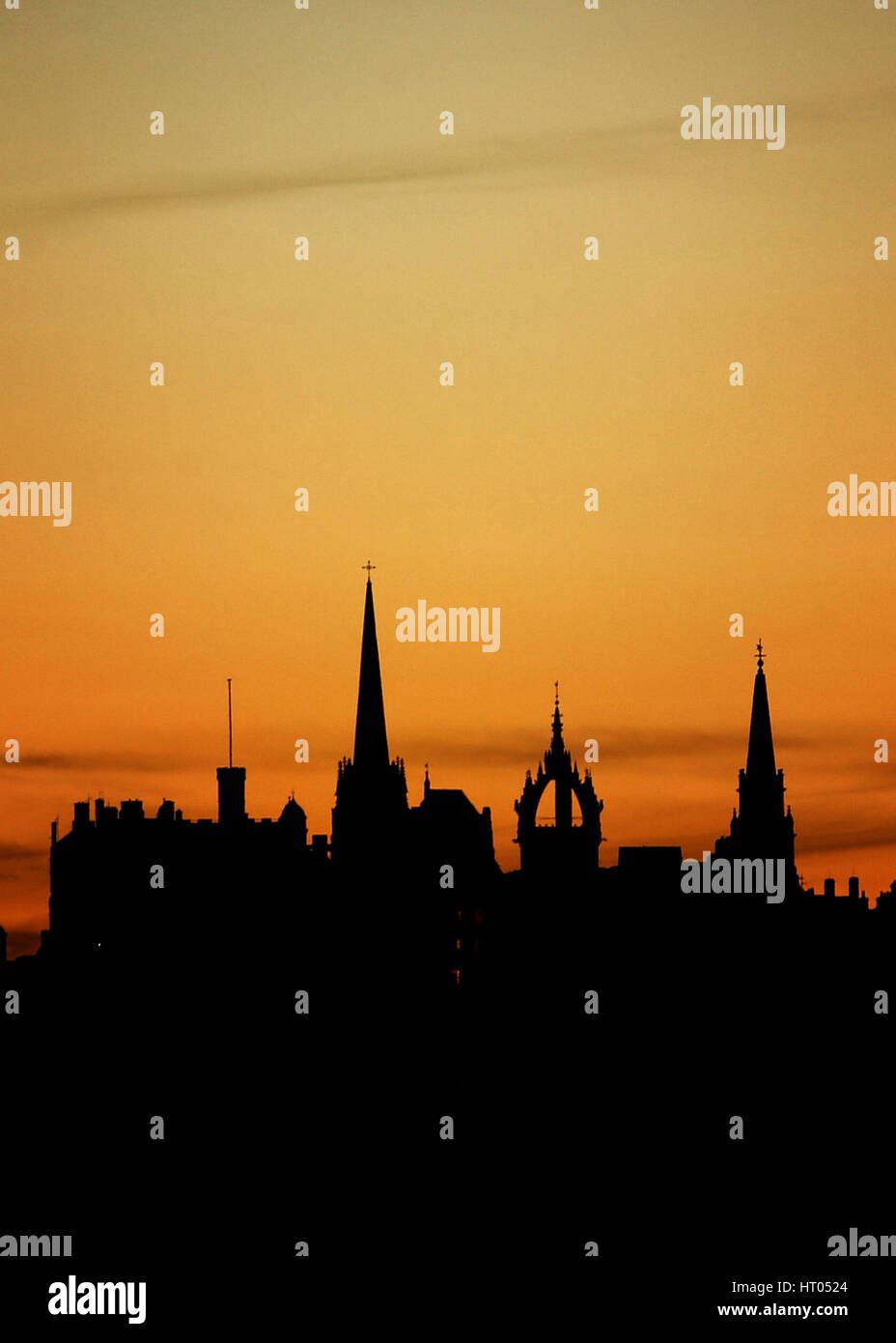 The sun sets over the Edinburgh skyline Stock Photo - Alamy