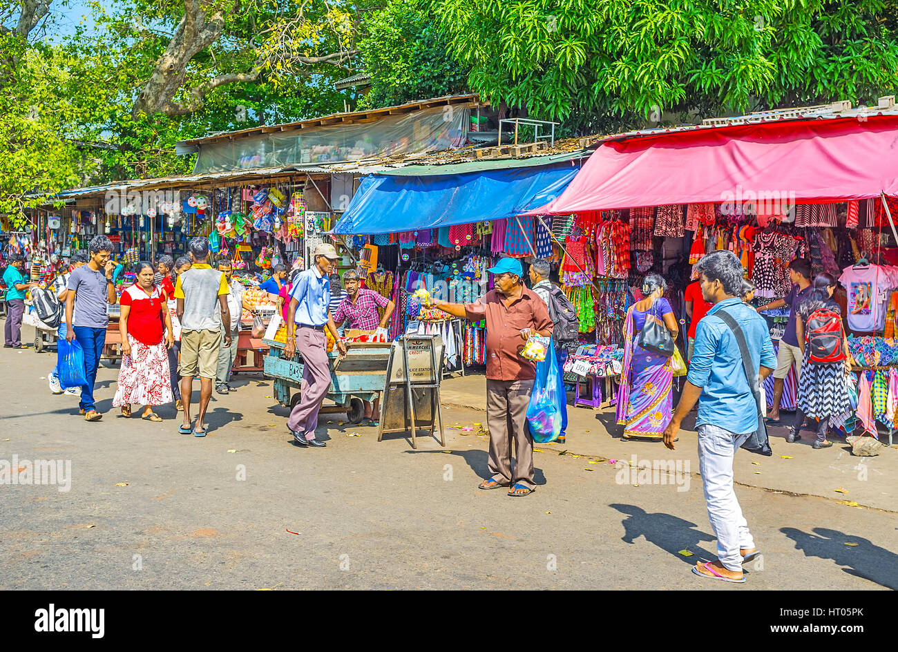 COLOMBO, SRI LANKA - DECEMBER 6, 2016: The Pettah Market is famous city ...