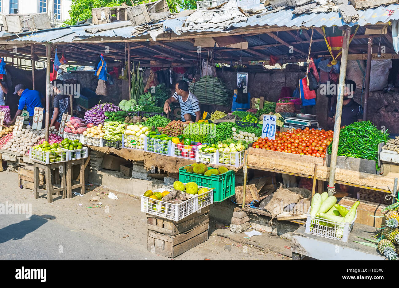 COLOMBO, SRI LANKA - DECEMBER 6, 2016: The slum foodstuffs market at ...