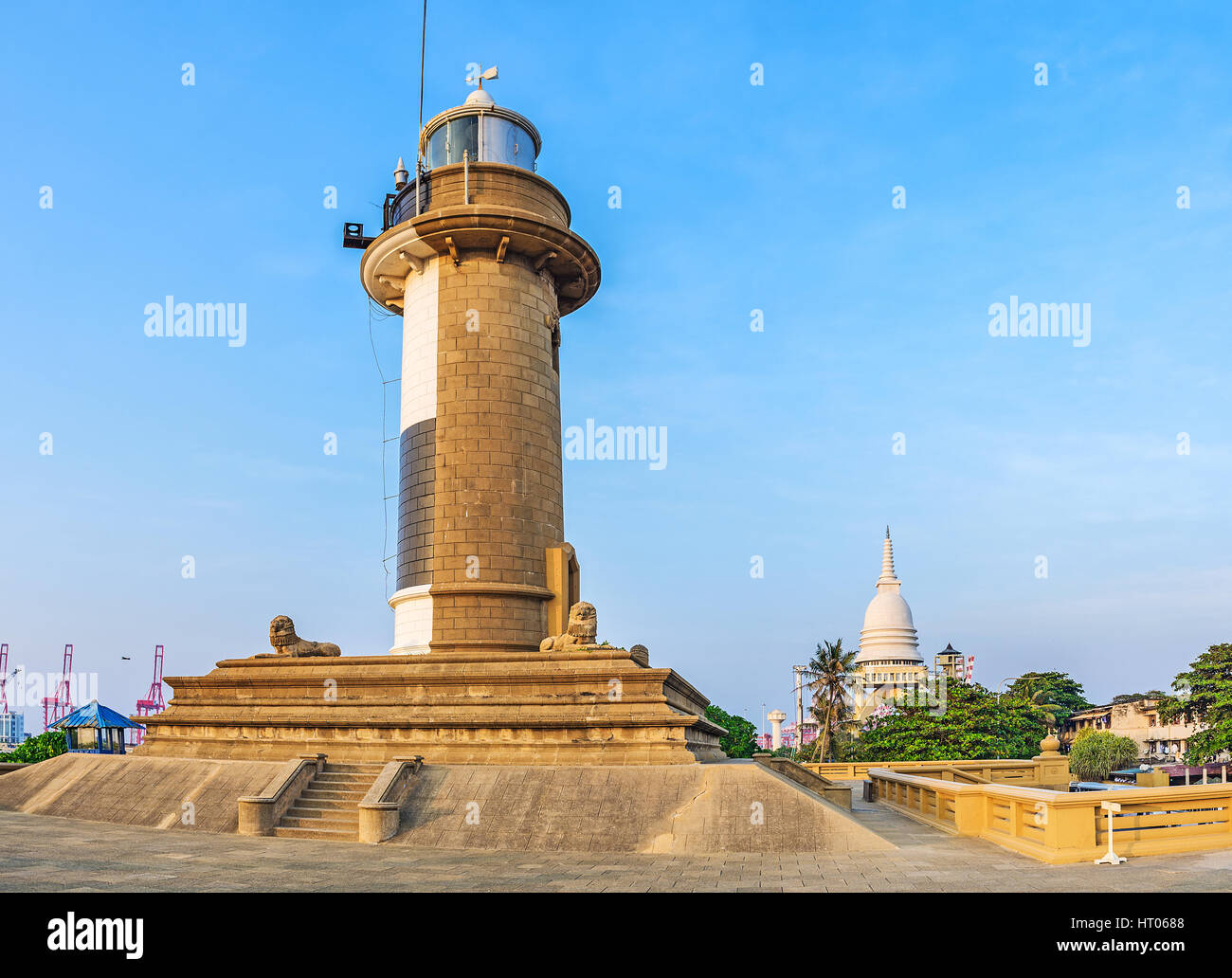 The new lighthouse of Colombo with the Stupa of Sambodhi Chaithya ...