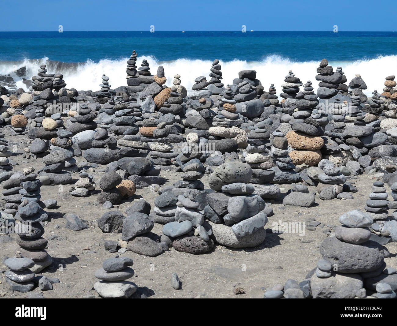 Pyramids balanced stones on beach hi-res stock photography and images ...