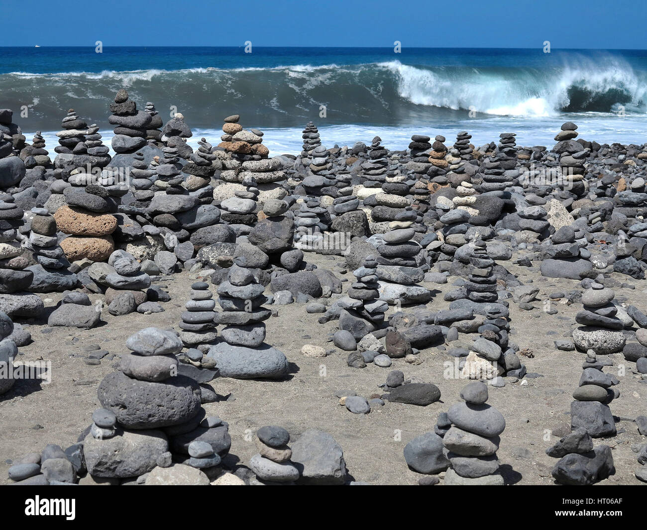 Pyramids balanced stones on beach hi-res stock photography and images ...