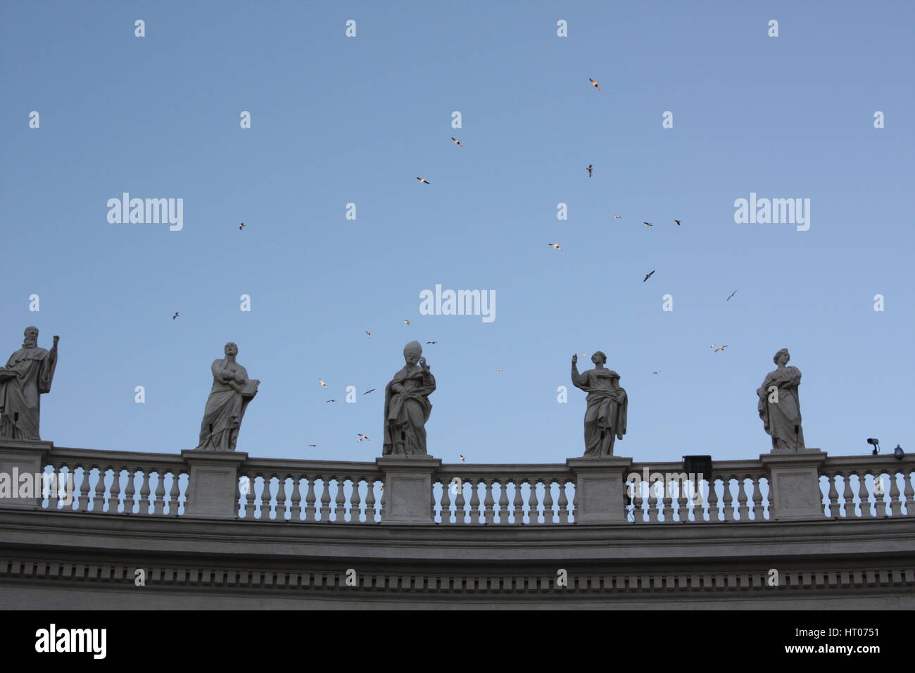 Statues on top of the the vatican hi-res stock photography and images ...