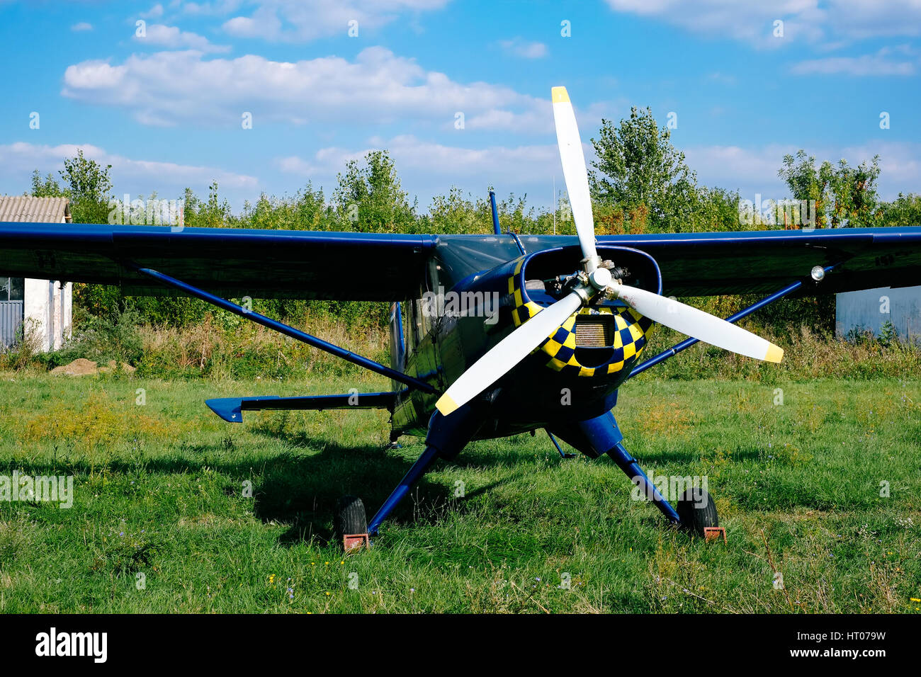 Propeller of the blue airplane on the grass of airfield Stock Photo - Alamy