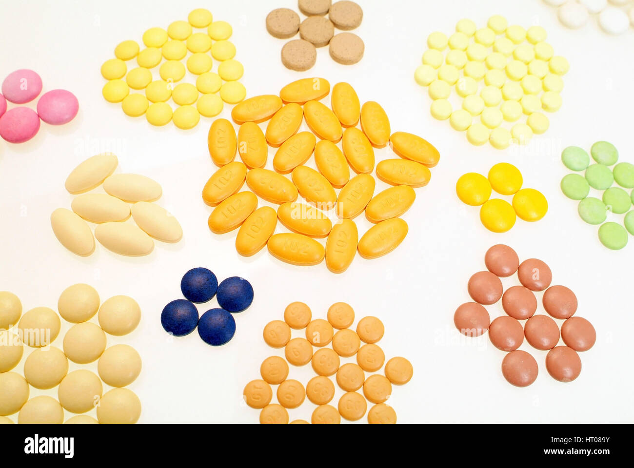 bunte Tabletten - coloured tablets Stock Photo - Alamy