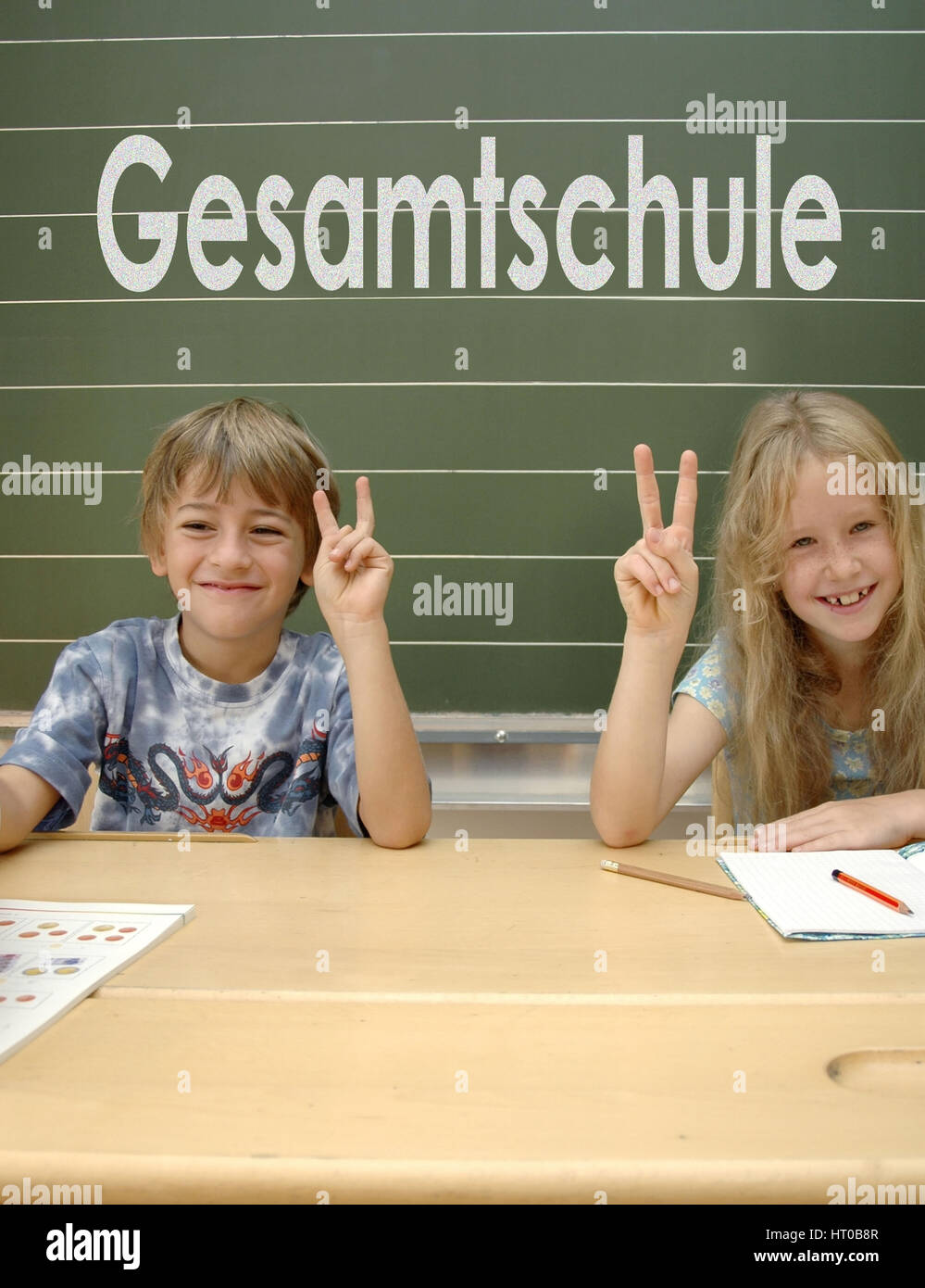 Optimistische Schueler, Gesamtschule - optimistic schoolkids, school ...